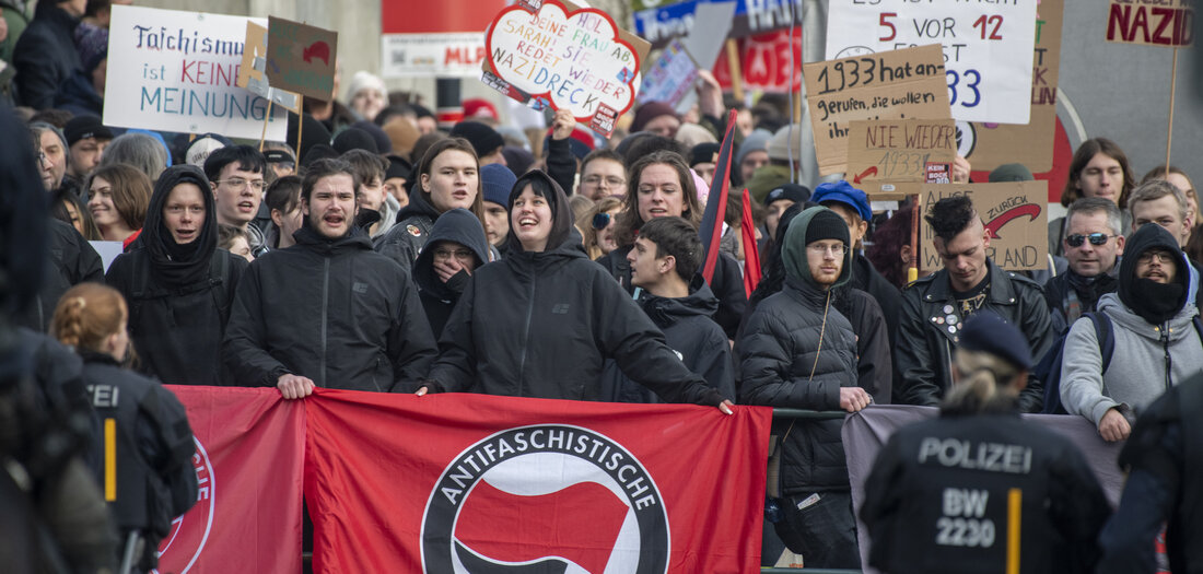 Des centaines de milliers contre l'Union et l'AFD, journal quotidien ...
