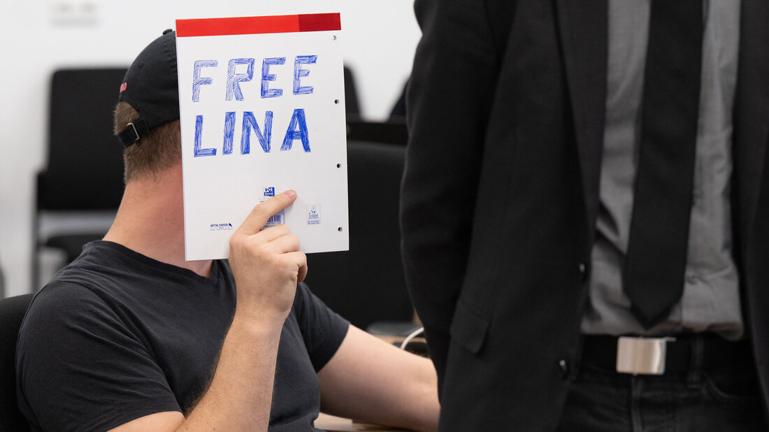 »Antifa Ost«-Prozess: Positive Prognose für Lina E., Tageszeitung junge ...